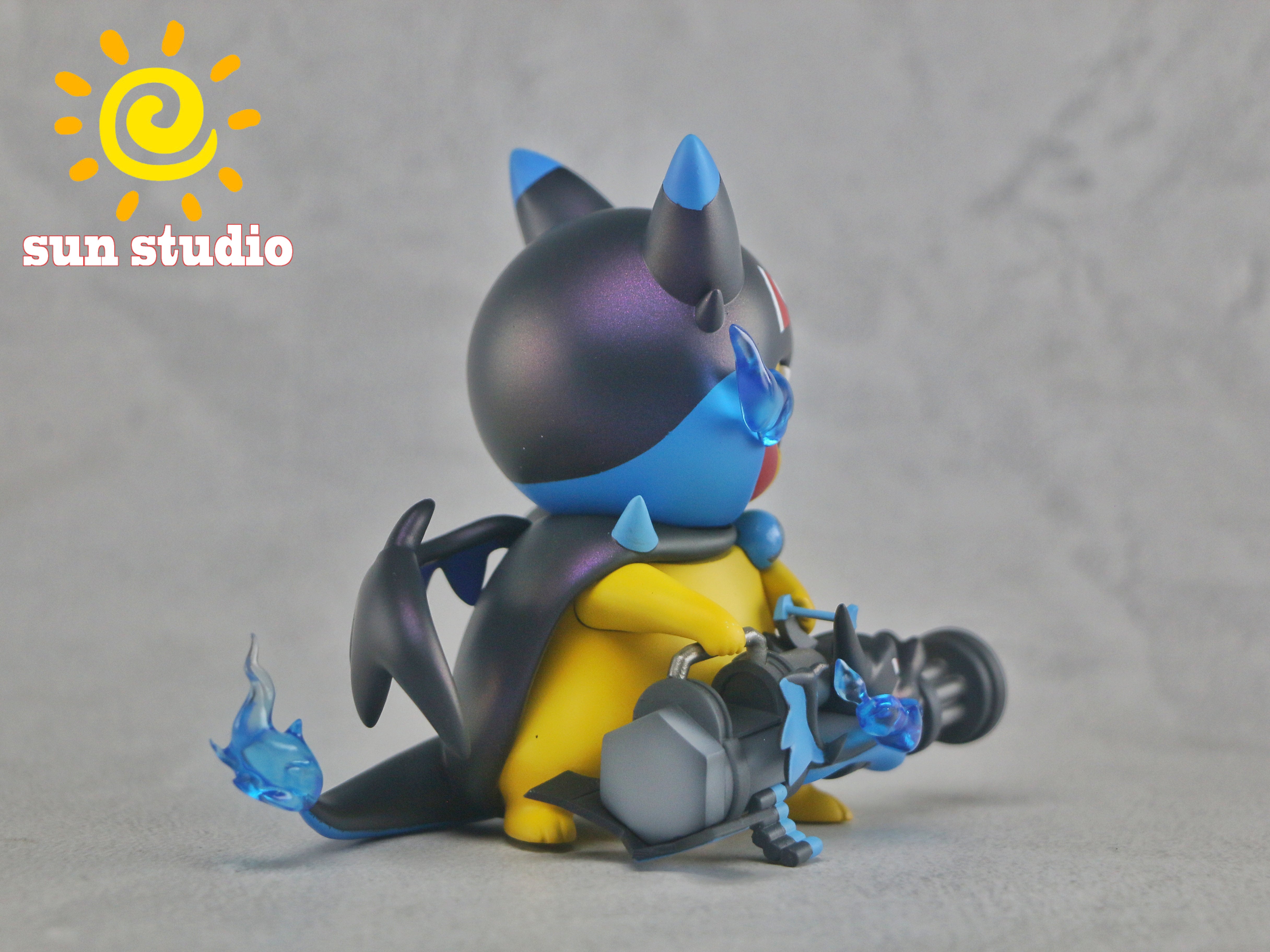 Pokemon Sun Studio Pikachu Cos XY Charizard Resin Statue – ClubHouse ...